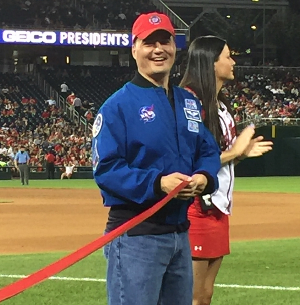 Video: Racing presidents moonwalk in tinfoil helmets for visiting ...
